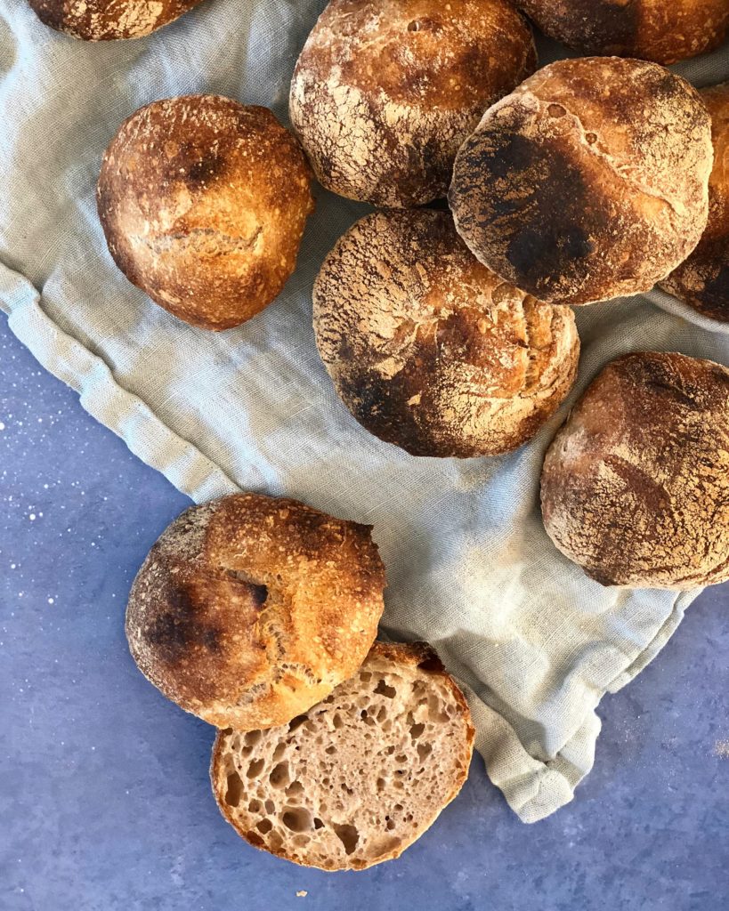 Surdejsboller med ølandshvedemel - Pilens Køkken